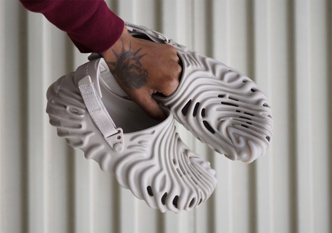 沉穩內斂！Crocs x Salehe Bembury 推出「指紋鞋款」最新配色