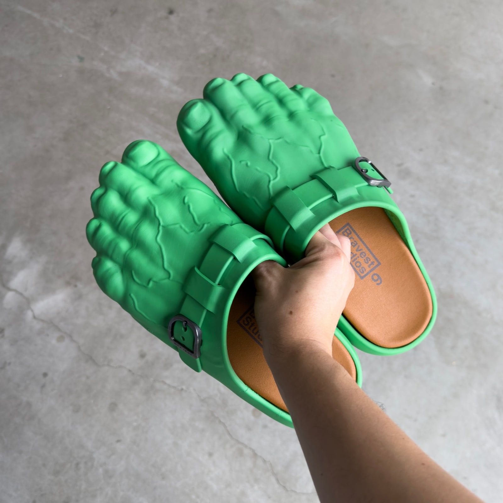 看不懂或許是你太不懂時尚？ Bravest Studios「浩克腳」鞋款推出