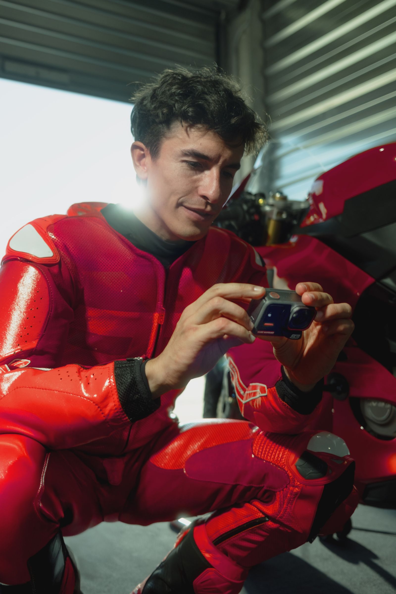 賽道傳奇聯名出擊！Insta360 攜手 Marc Márquez 推出限量系列