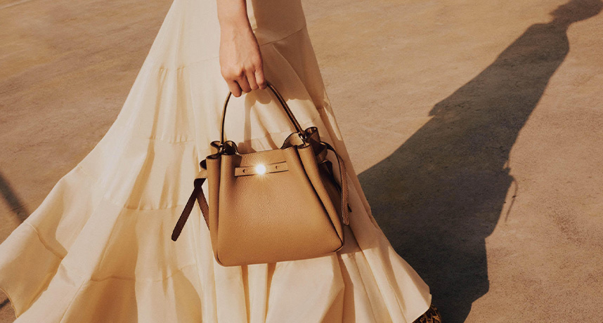 輕盈上路自在每一步！TORY BURCH 推出全新 ROMY 包款系列