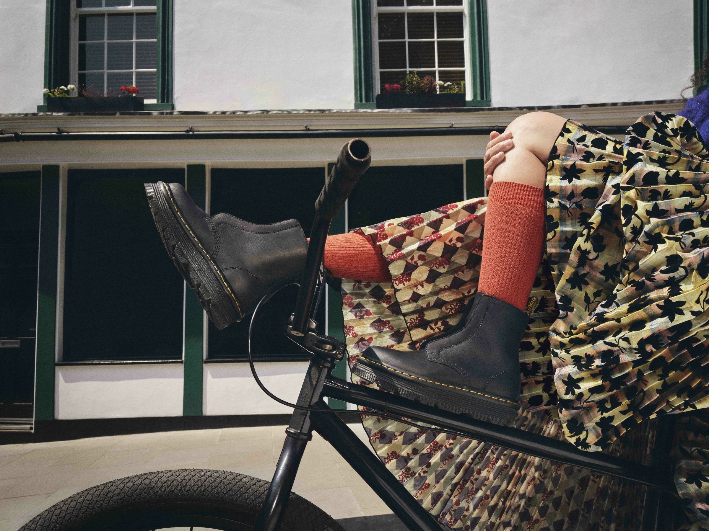 堅韌DNA碰上舒適新基因！Dr. Martens 全新 Zebzag Laceless 靴款