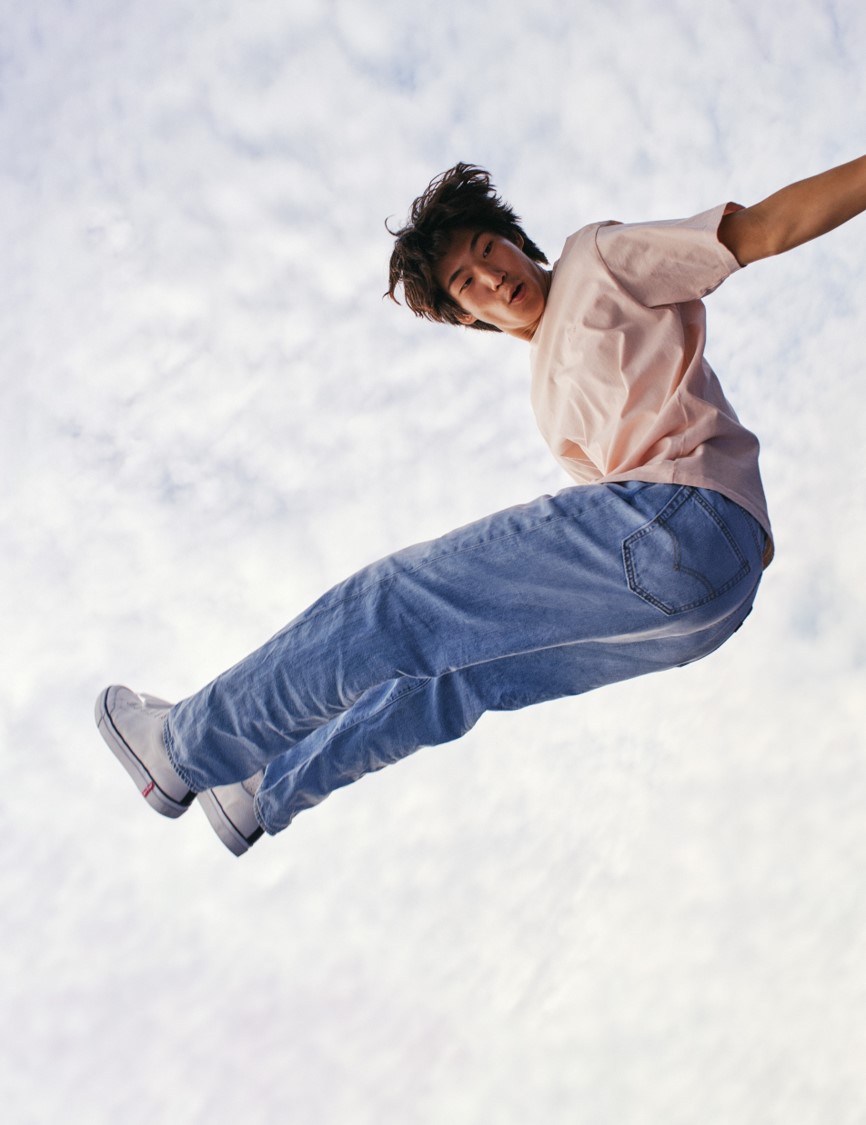 Levi’s® COOOOOL 系列涼感丹寧正式登場，體驗裸裝上身涼爽穿著