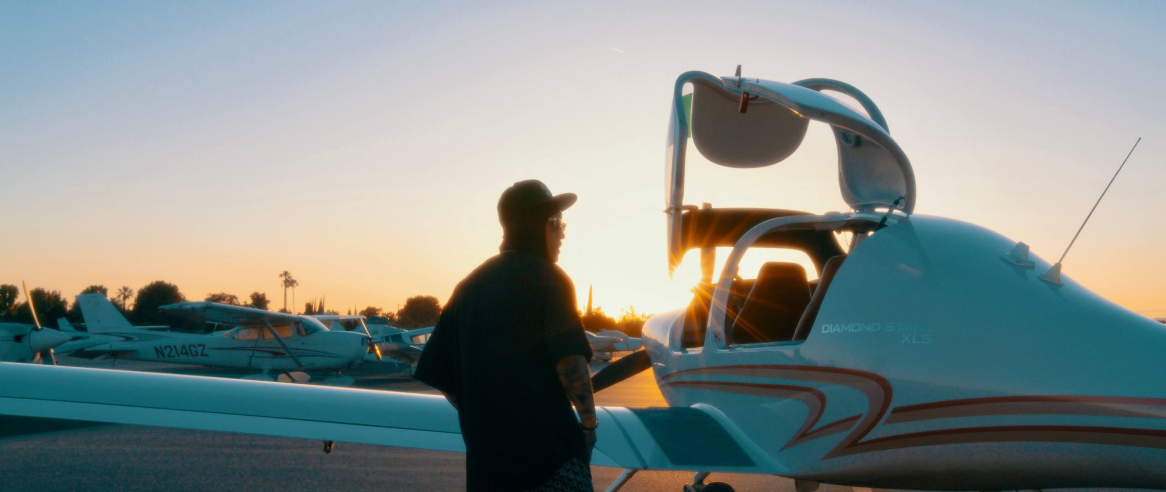 YZ于耀智致敬偶像Drake！克服內心恐懼搭著螺旋飛機飛上天！