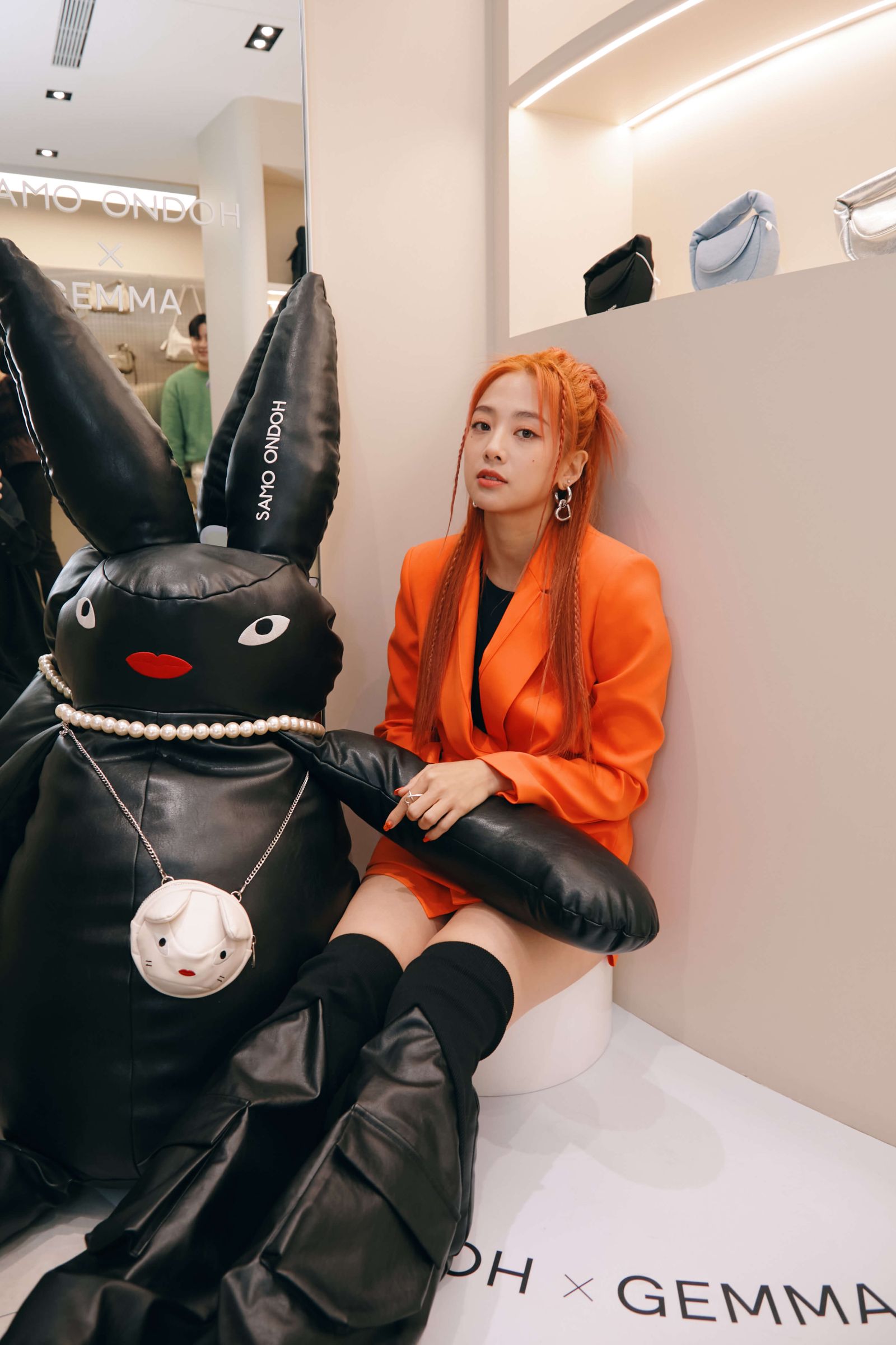 無限放大浮誇腋下包必收！韓國品牌SAMO ONDOH攜手吳映潔聯名合作