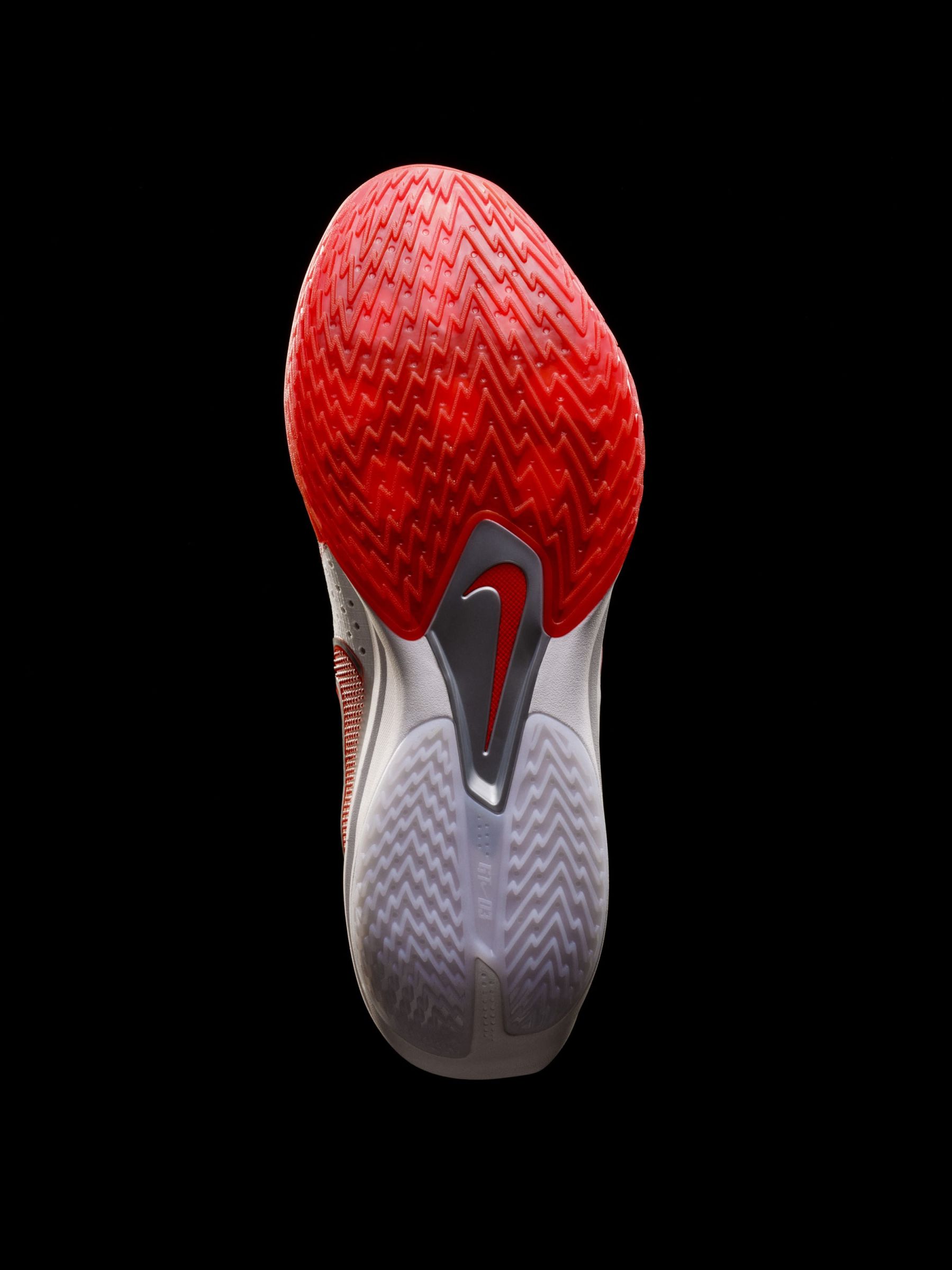 NIKE G.T. CUT 正式發布，鞋款配置再度全面進化！