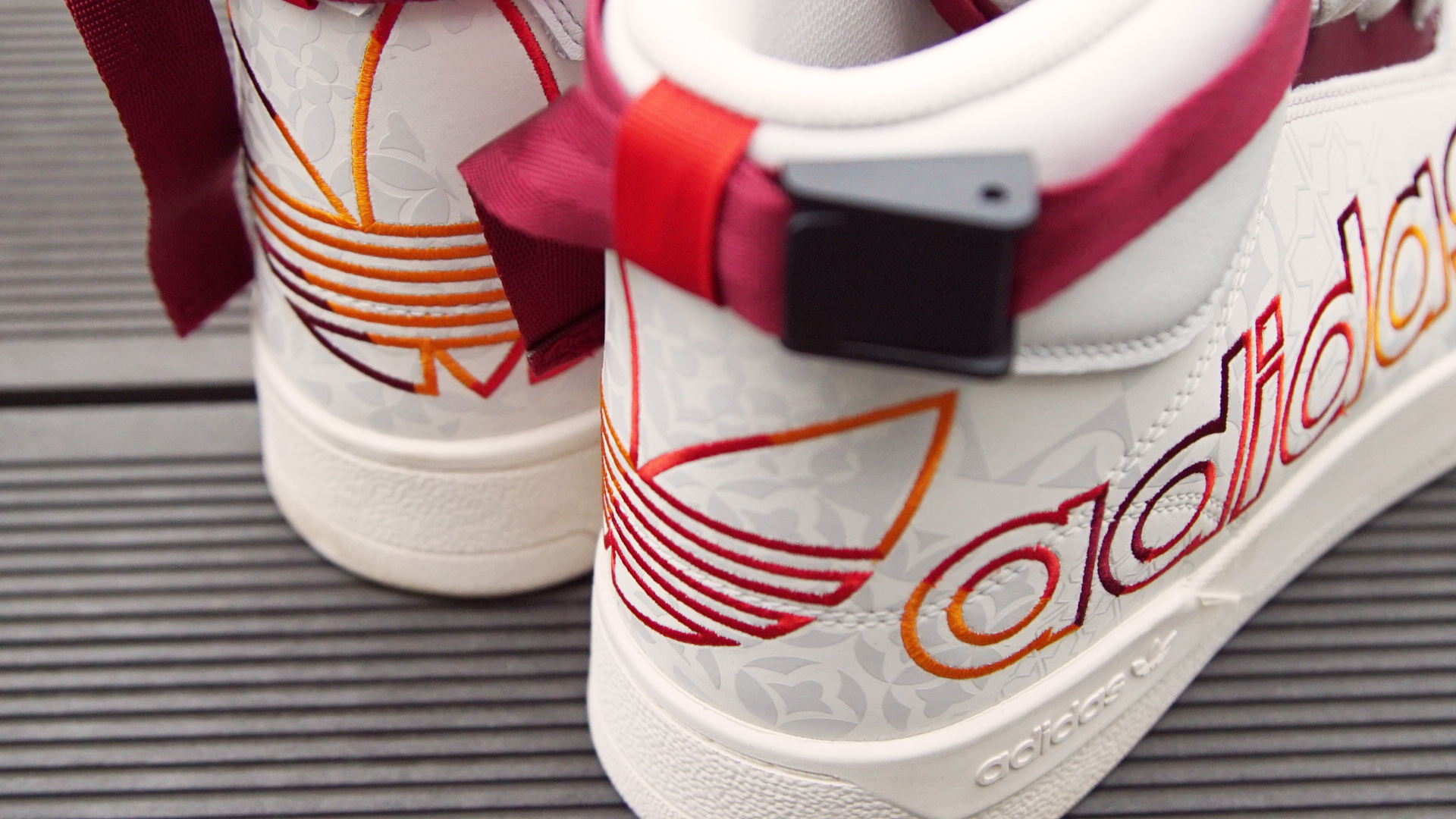 質感酒紅慶新春！adidas Originals CNY系列鞋款