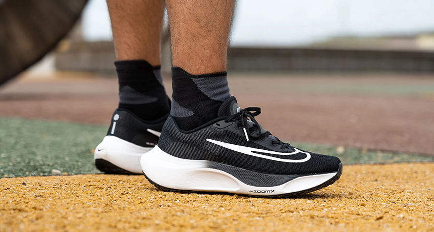 Nike 2023年慢跑鞋款推薦，勾勾年度「CP值鞋王」配置實在過分！